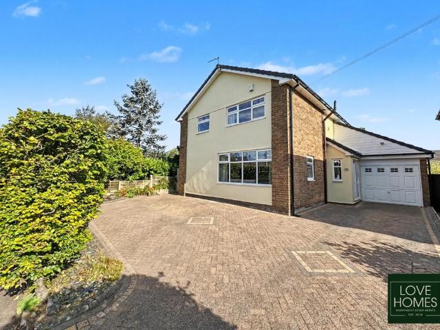4 bedroom detached house for sale