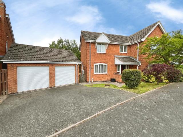 4 bedroom detached house for sale
