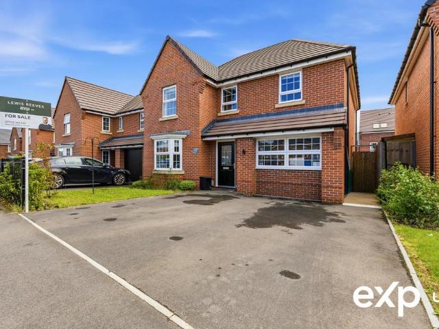 4 bedroom detached house for sale