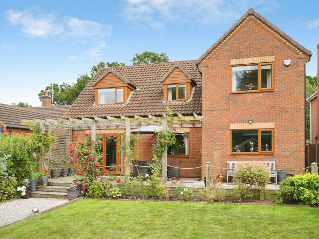 4 bedroom detached house for sale