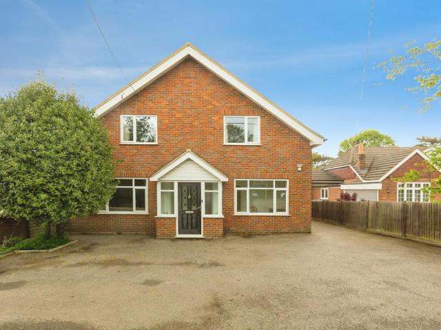 4 bedroom detached house for sale