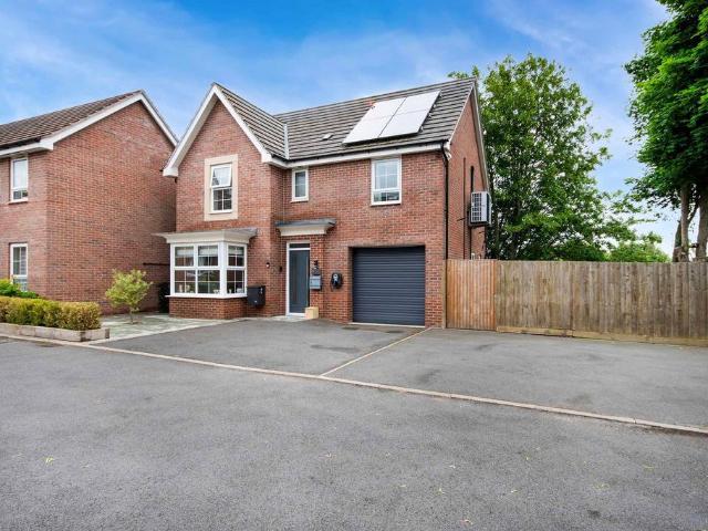 4 bedroom detached house for sale