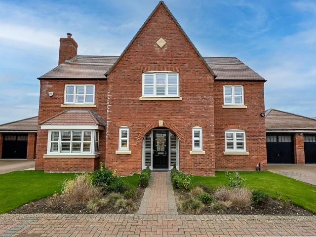 4 bedroom detached house for sale