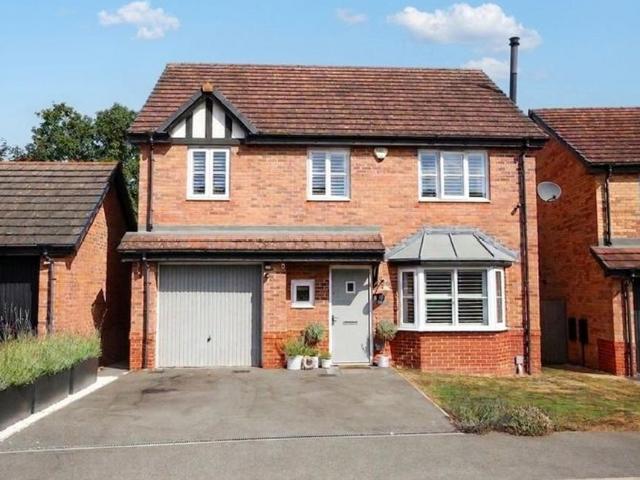4 bedroom detached house for sale