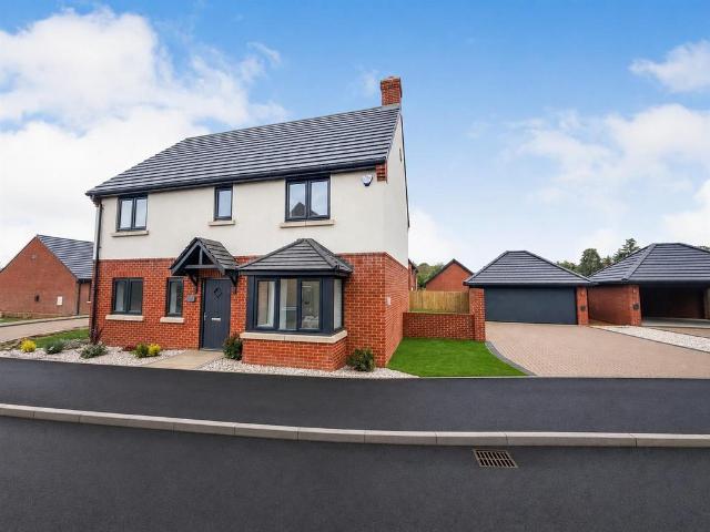 4 bedroom detached house for sale
