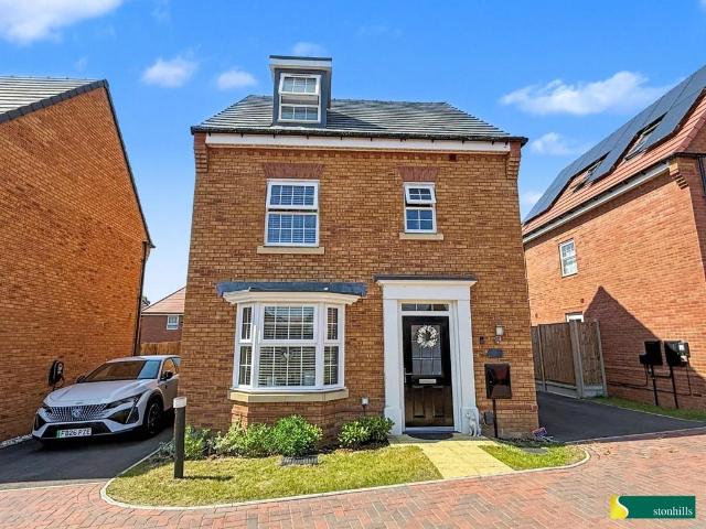 4 bedroom detached house for sale