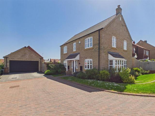 4 bedroom detached house for sale