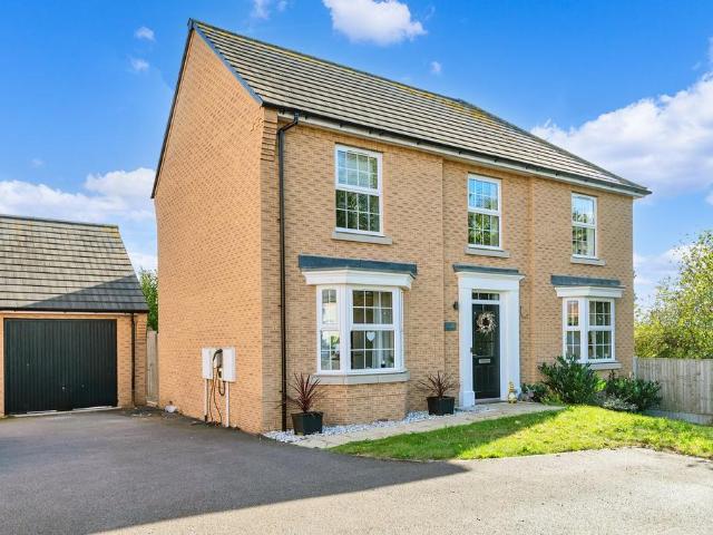 4 bedroom detached house for sale