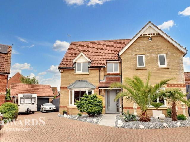 4 bedroom detached house for sale