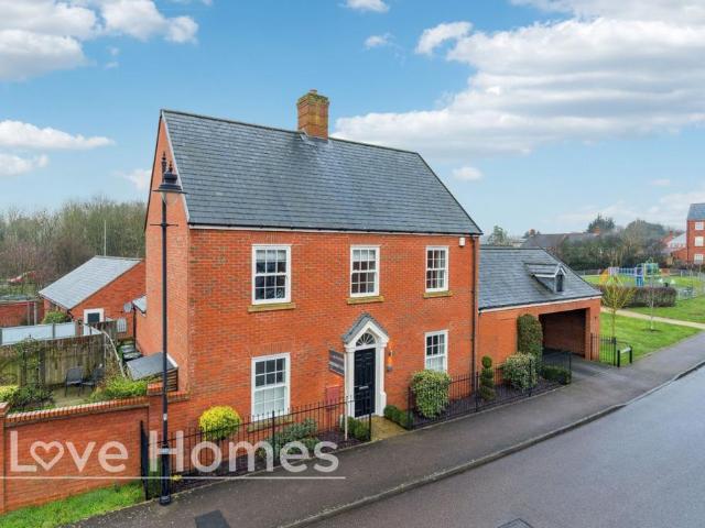 4 bedroom detached house for sale
