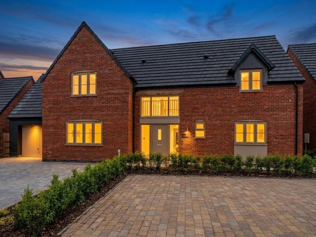 4 bedroom detached house for sale