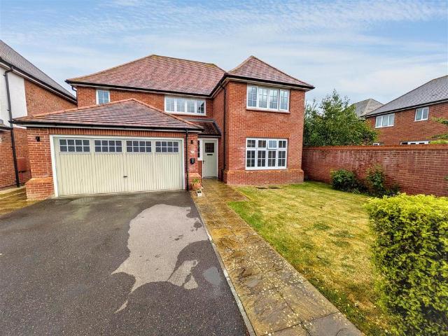 4 bedroom detached house for sale
