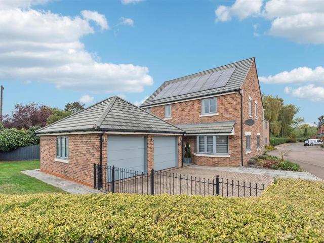 4 bedroom detached house for sale