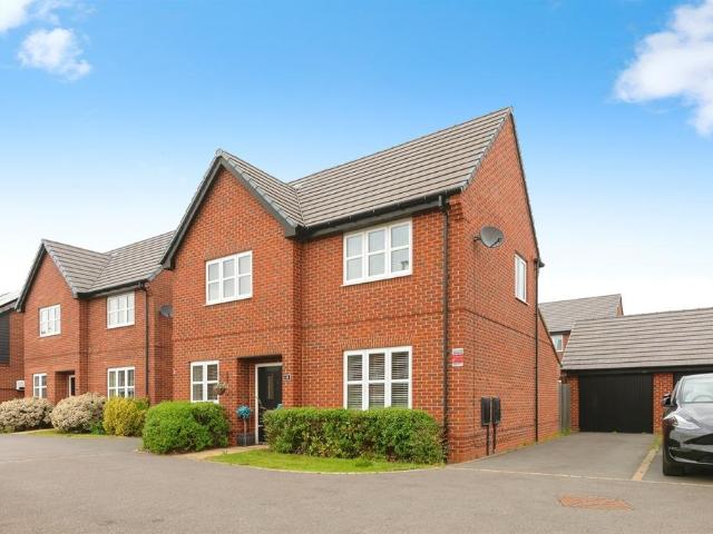 4 bedroom detached house for sale