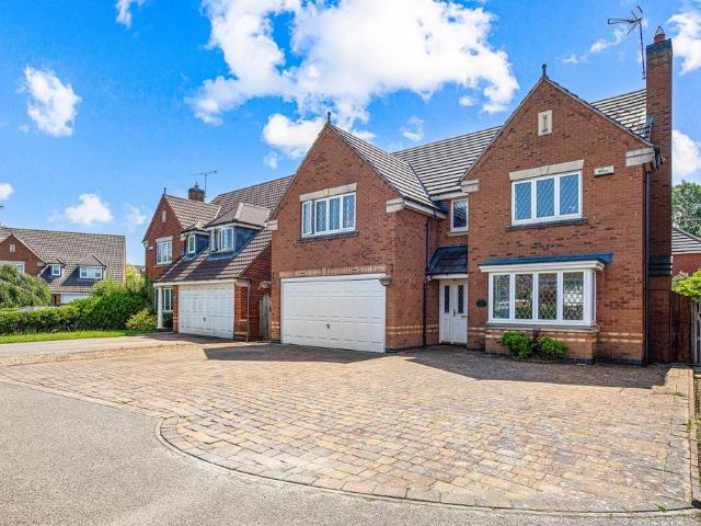 4 bedroom detached house for sale