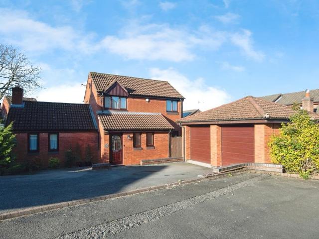 4 bedroom detached house for sale