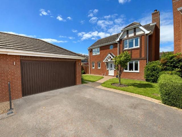 4 bedroom detached house for sale