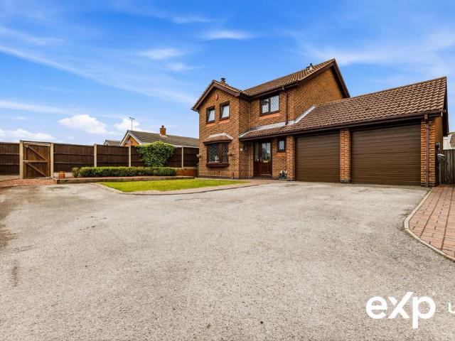 4 bedroom detached house for sale