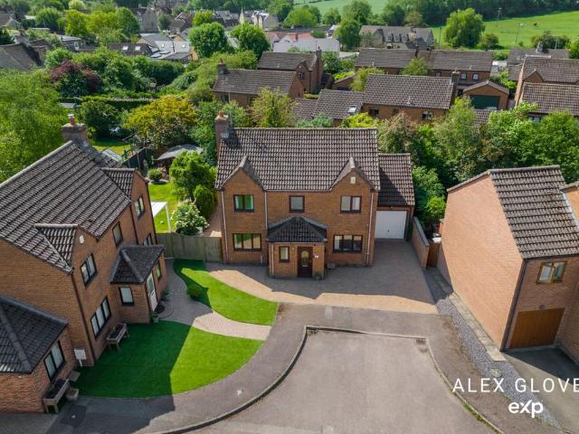 4 bedroom detached house for sale