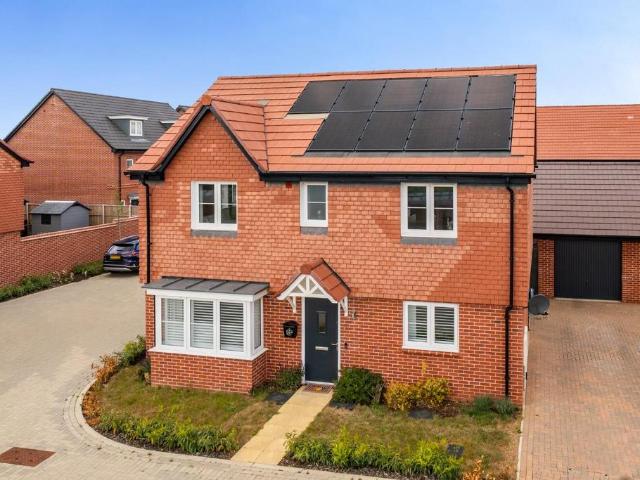4 bedroom detached house for sale
