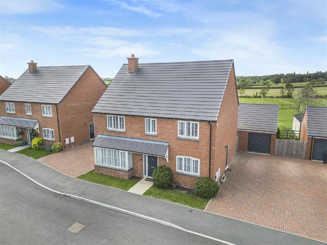 4 bedroom detached house for sale