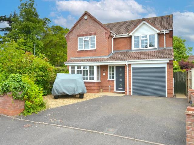 4 bedroom detached house for sale