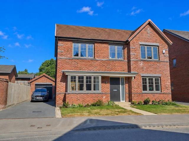 4 bedroom detached house for sale