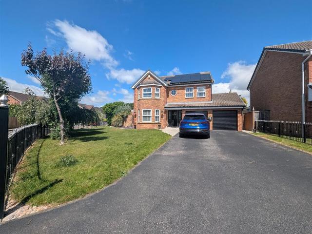 4 bedroom detached house for sale