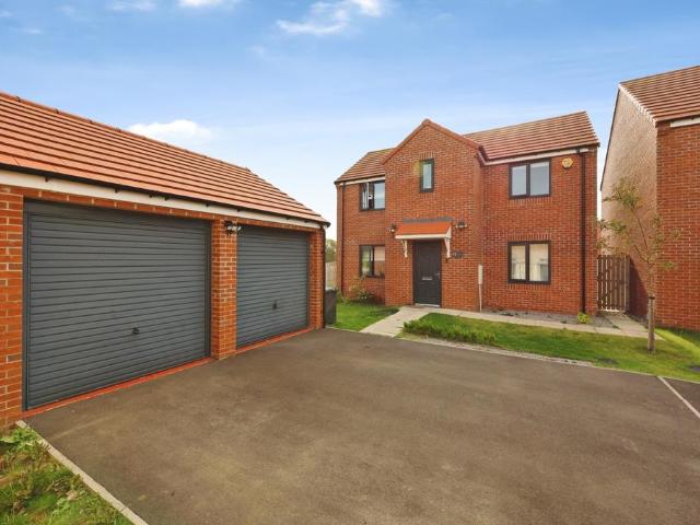 4 bedroom detached house for sale