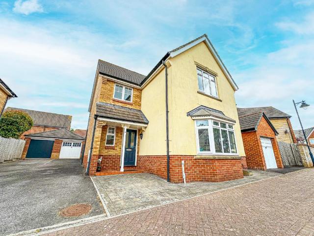 4 bedroom detached house for sale