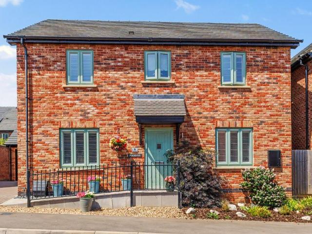 4 bedroom detached house for sale