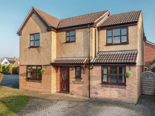 4 bedroom detached house for sale