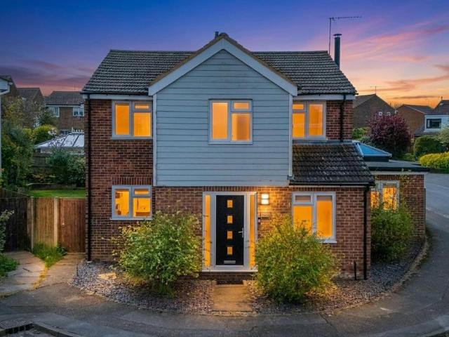4 bedroom detached house for sale