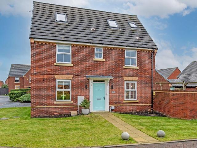 4 bedroom detached house for sale