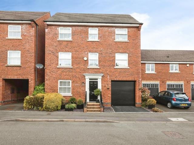 4 bedroom detached house for sale