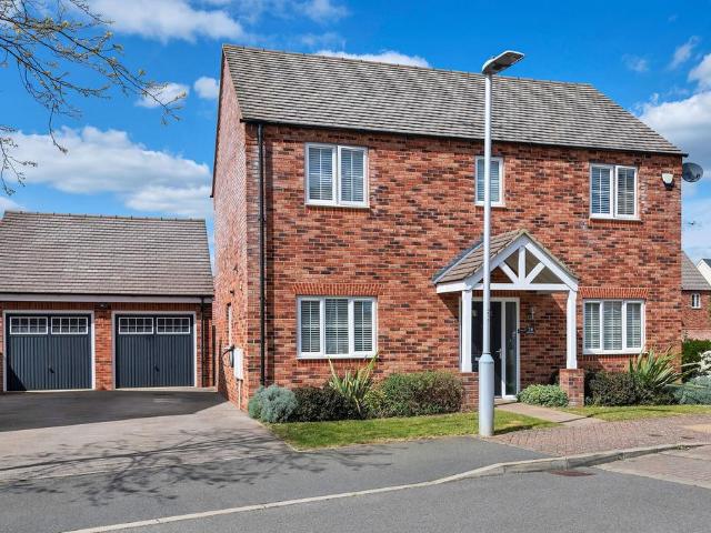 4 bedroom detached house for sale