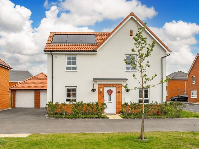 4 bedroom detached house for sale