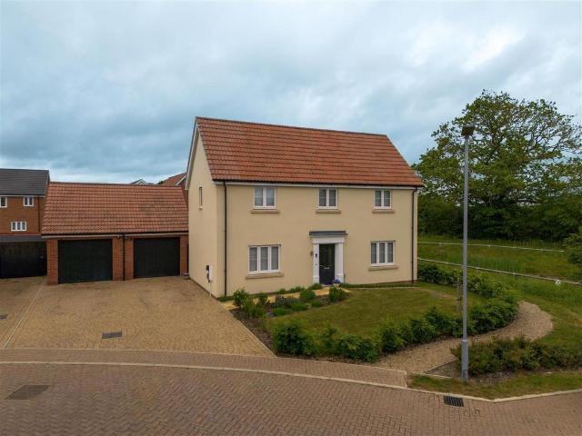 4 bedroom detached house for sale