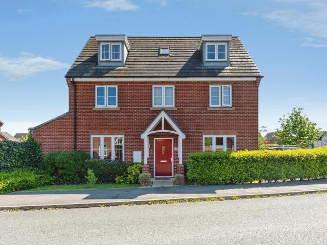 4 bedroom detached house for sale