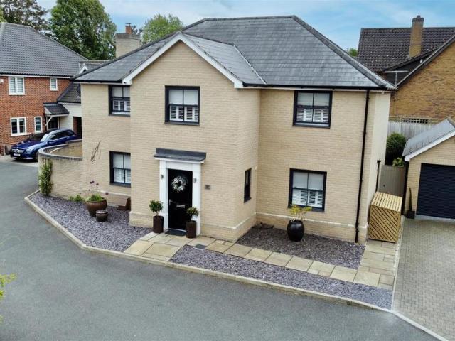 4 bedroom detached house for sale