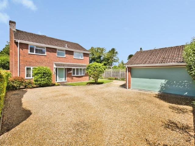 4 bedroom detached house for sale