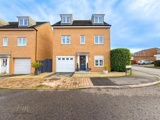 4 bedroom detached house for sale