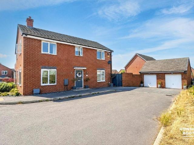 4 bedroom detached house for sale