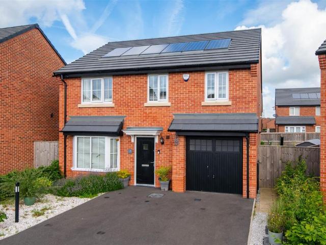 4 bedroom detached house for sale