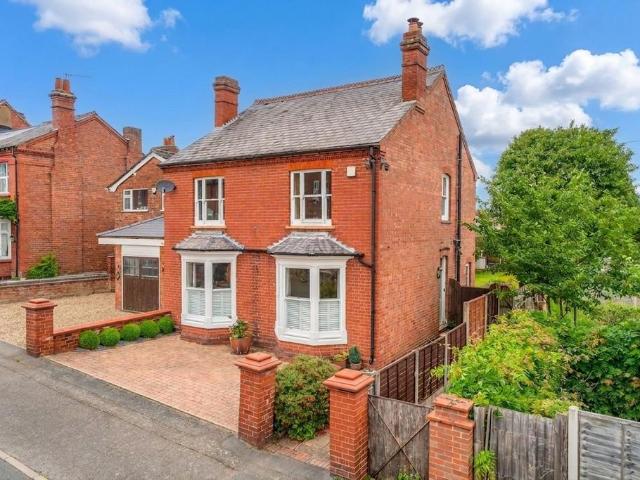 4 bedroom detached house for sale