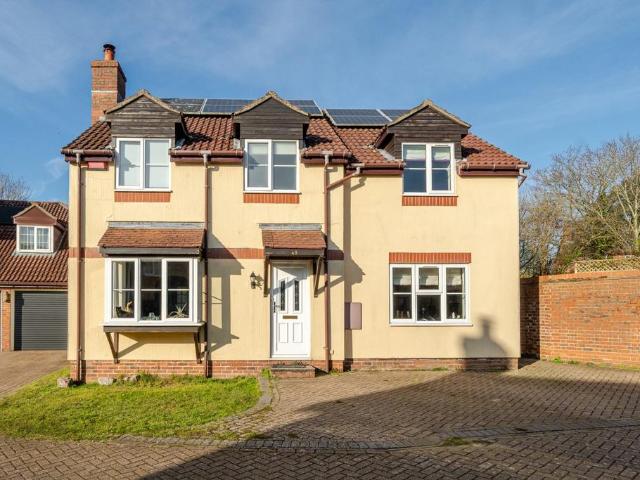 4 bedroom detached house for sale