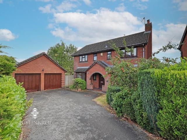 4 bedroom detached house for sale