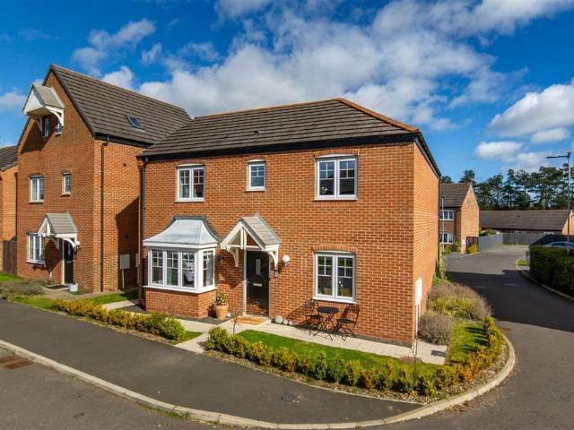 4 bedroom detached house for sale
