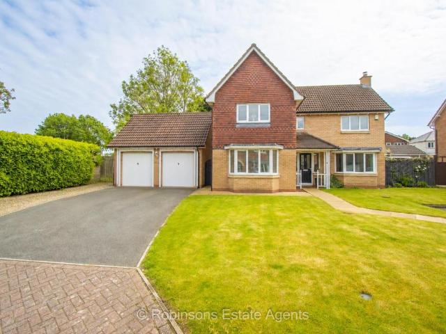 4 bedroom detached house for sale