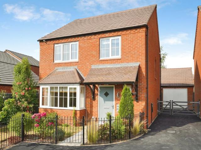 4 bedroom detached house for sale